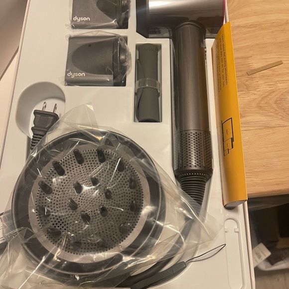 Dyson | Hair | New Dyson Supersonic Hd3 Hair Dryer Iron Fuchsia Color ...